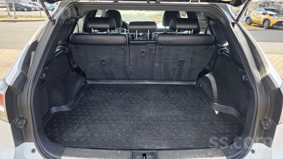 White Lexus RX 2014 in Riga, with an engine capacity of 3.50 L and mileage of 190 thousand km for 16900 €, photo 10 on AUTOMOTO.COM.LV