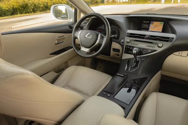 White Lexus RX 2014 in Jelgava, with an engine capacity of 3.50 L and mileage of 133 thousand km for 17900 €, photo 7 on AUTOMOTO.COM.LV