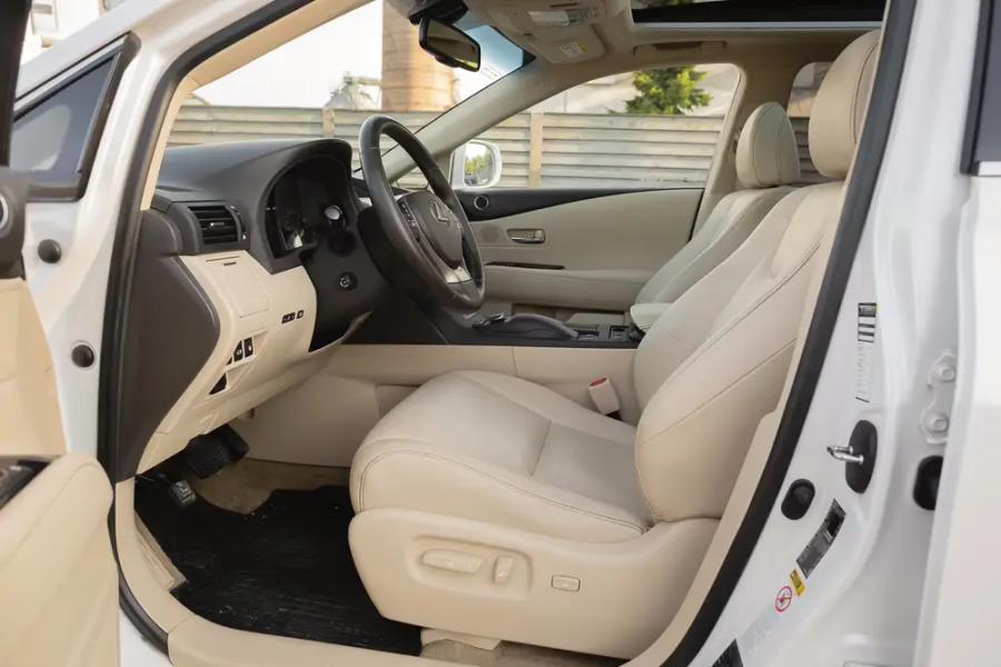 White Lexus RX 2014 in Jelgava, with an engine capacity of 3.50 L and mileage of 133 thousand km for 17900 €, photo 12 on AUTOMOTO.COM.LV