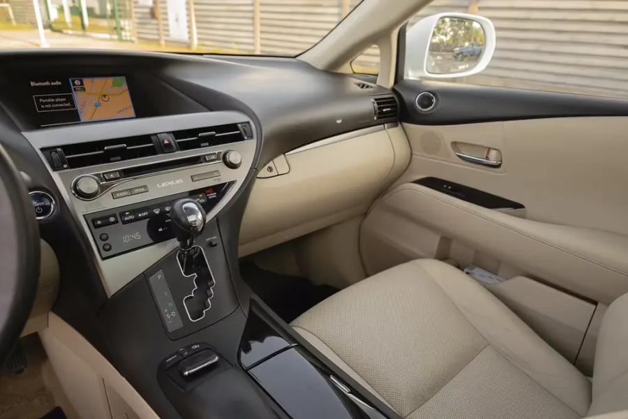 White Lexus RX 2014 in Jelgava, with an engine capacity of 3.50 L and mileage of 133 thousand km for 17900 €, photo 15 on AUTOMOTO.COM.LV