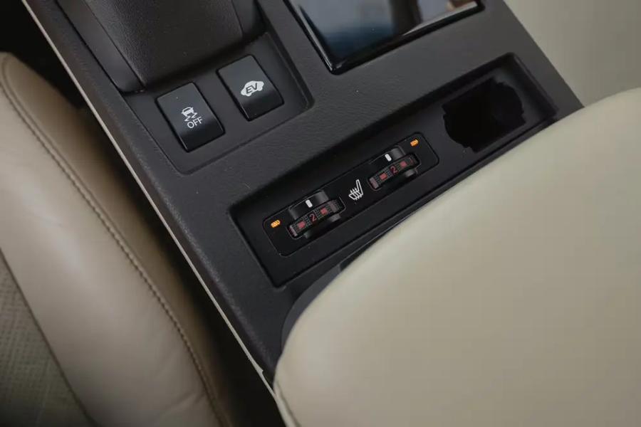 White Lexus RX 2014 in Jelgava, with an engine capacity of 3.50 L and mileage of 133 thousand km for 17900 €, photo 18 on AUTOMOTO.COM.LV