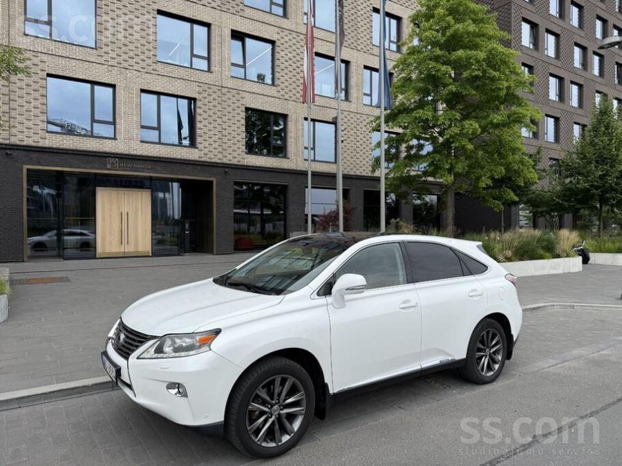 White Lexus RX 2014 in Riga, with an engine capacity of 3.50 L and mileage of 145 thousand km for 21000 €, photo 5 on AUTOMOTO.COM.LV
