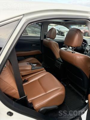 White Lexus RX 2014 in Riga, with an engine capacity of 3.50 L and mileage of 145 thousand km for 20888 €, photo 4 on AUTOMOTO.COM.LV
