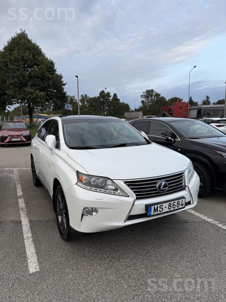White Lexus RX 2014 in Riga, with an engine capacity of 3.50 L and mileage of 145 thousand km for 20888 €, photo 10 on AUTOMOTO.COM.LV