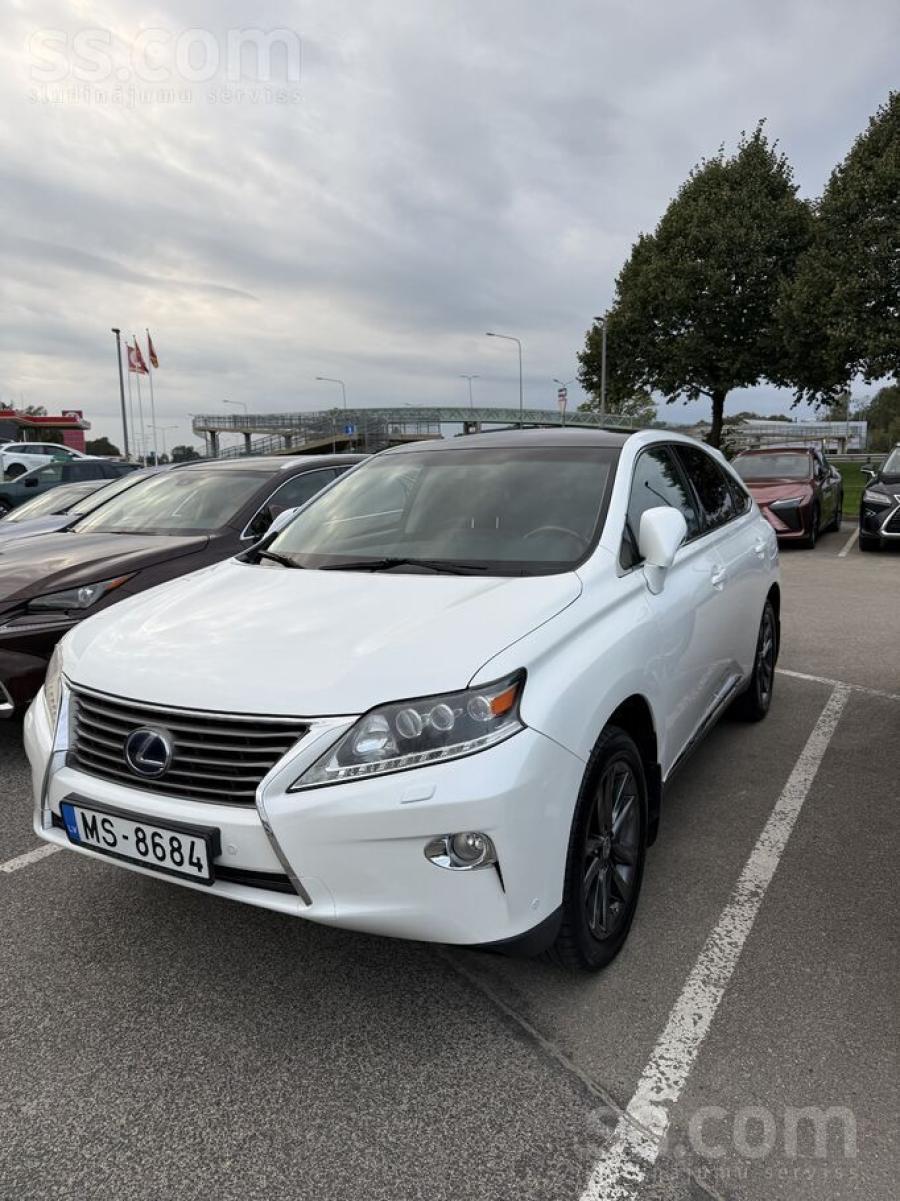 White Lexus RX 2014 in Riga, with an engine capacity of 3.50 L and mileage of 145 thousand km for 20888 €, photo 11 on AUTOMOTO.COM.LV