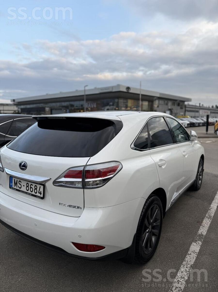 White Lexus RX 2014 in Riga, with an engine capacity of 3.50 L and mileage of 145 thousand km for 20888 €, photo 12 on AUTOMOTO.COM.LV