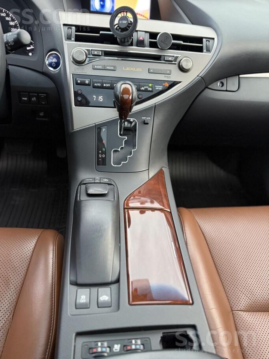 White Lexus RX 2014 in Riga, with an engine capacity of 3.50 L and mileage of 145 thousand km for 20888 €, photo 15 on AUTOMOTO.COM.LV