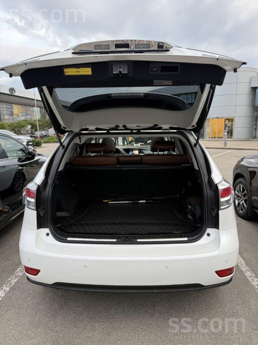 White Lexus RX 2014 in Riga, with an engine capacity of 3.50 L and mileage of 145 thousand km for 20888 €, photo 16 on AUTOMOTO.COM.LV