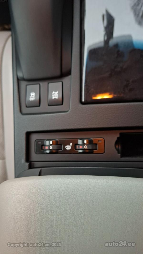 Balts Lexus RX 2015 Narva, ar dzinēja tilpumu 3.50 L un nobraukumu 174 tūkst. km par 18000 €, foto 11 vietnē AUTOMOTO.COM.LV