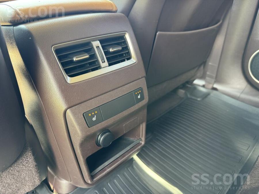 White Lexus RX 2016 in Riga, with an engine capacity of 2.00 L and mileage of 0 thousand km for 24550 €, photo 13 on AUTOMOTO.COM.LV