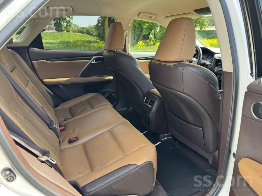 White Lexus RX 2016 in Riga, with an engine capacity of 2.00 L and mileage of 0 thousand km for 24550 €, photo 14 on AUTOMOTO.COM.LV