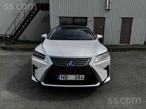 White Lexus RX 2016 in Riga, with an engine capacity of 3.50 L and mileage of 184 thousand km for 26500 €, photo 3 on AUTOMOTO.COM.LV
