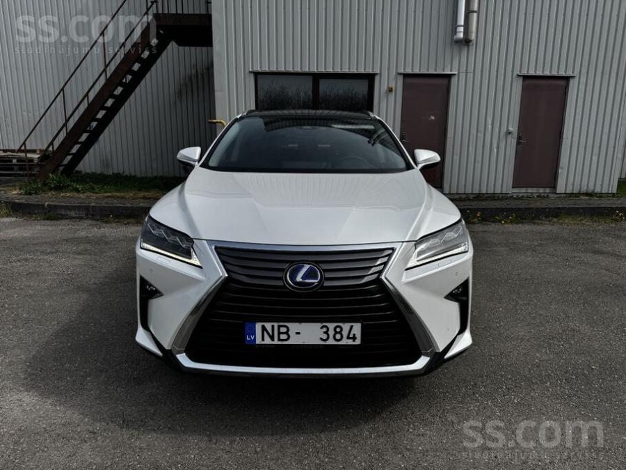 White Lexus RX 2016 in Riga, with an engine capacity of 3.50 L and mileage of 184 thousand km for 26500 €, photo 3 on AUTOMOTO.COM.LV