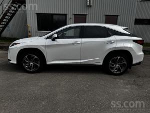 White Lexus RX 2016 in Riga, with an engine capacity of 3.50 L and mileage of 184 thousand km for 26500 €, photo 5 on AUTOMOTO.COM.LV