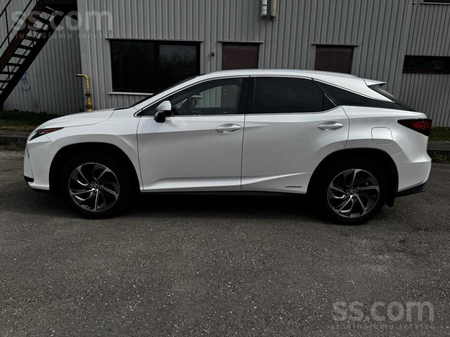 White Lexus RX 2016 in Riga, with an engine capacity of 3.50 L and mileage of 184 thousand km for 26500 €, photo 5 on AUTOMOTO.COM.LV
