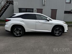 White Lexus RX 2016 in Riga, with an engine capacity of 3.50 L and mileage of 184 thousand km for 26500 €, photo 6 on AUTOMOTO.COM.LV