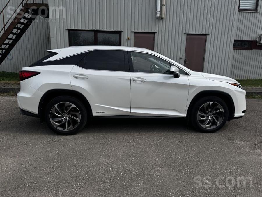 White Lexus RX 2016 in Riga, with an engine capacity of 3.50 L and mileage of 184 thousand km for 26500 €, photo 6 on AUTOMOTO.COM.LV