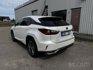 White Lexus RX 2016 in Riga, with an engine capacity of 3.50 L and mileage of 184 thousand km for 26500 €, photo 7 on AUTOMOTO.COM.LV