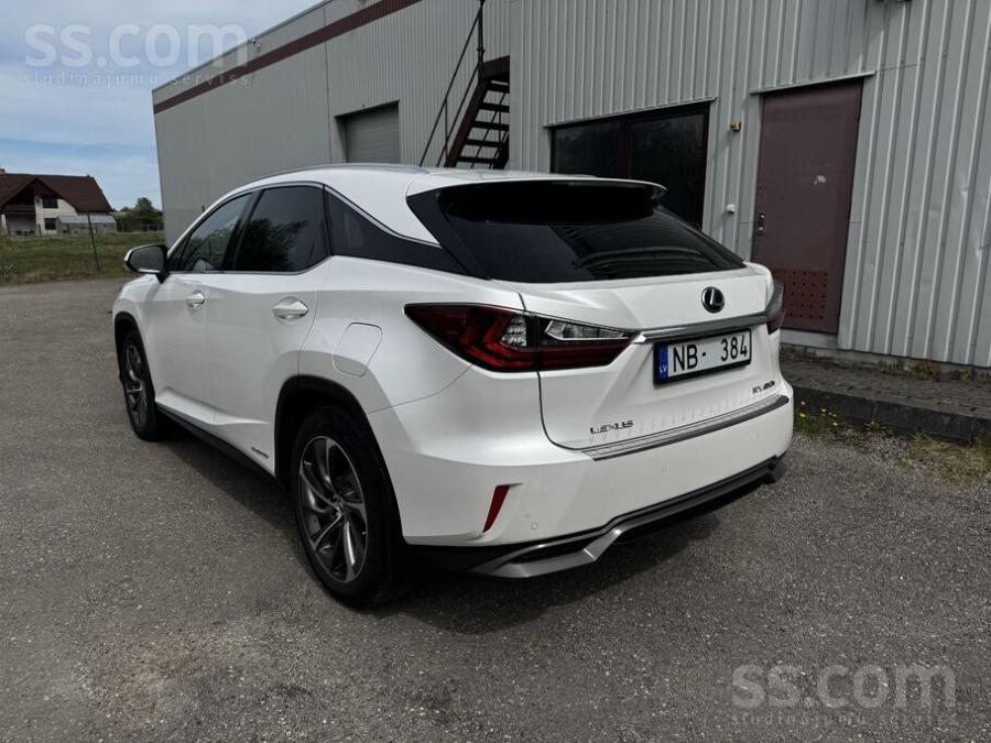 White Lexus RX 2016 in Riga, with an engine capacity of 3.50 L and mileage of 184 thousand km for 26500 €, photo 7 on AUTOMOTO.COM.LV