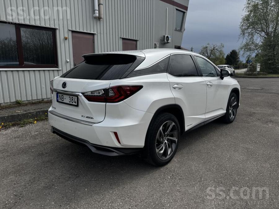 White Lexus RX 2016 in Riga, with an engine capacity of 3.50 L and mileage of 184 thousand km for 26500 €, photo 8 on AUTOMOTO.COM.LV