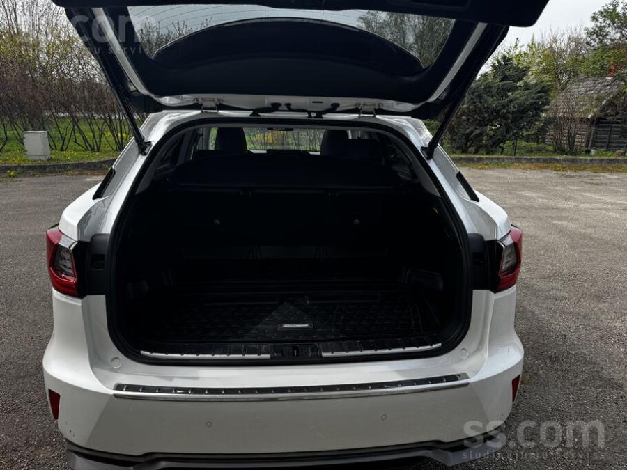 White Lexus RX 2016 in Riga, with an engine capacity of 3.50 L and mileage of 184 thousand km for 26500 €, photo 11 on AUTOMOTO.COM.LV