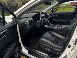 White Lexus RX 2016 in Riga, with an engine capacity of 3.50 L and mileage of 184 thousand km for 26500 €, photo 12 on AUTOMOTO.COM.LV