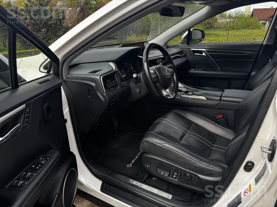 White Lexus RX 2016 in Riga, with an engine capacity of 3.50 L and mileage of 184 thousand km for 26500 €, photo 12 on AUTOMOTO.COM.LV