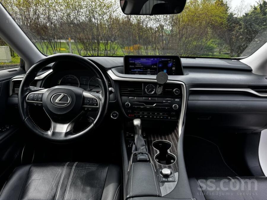 White Lexus RX 2016 in Riga, with an engine capacity of 3.50 L and mileage of 184 thousand km for 26500 €, photo 13 on AUTOMOTO.COM.LV