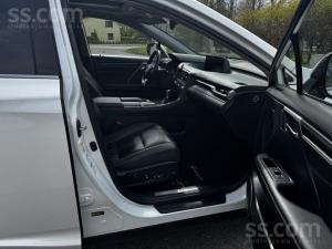 White Lexus RX 2016 in Riga, with an engine capacity of 3.50 L and mileage of 184 thousand km for 26500 €, photo 17 on AUTOMOTO.COM.LV