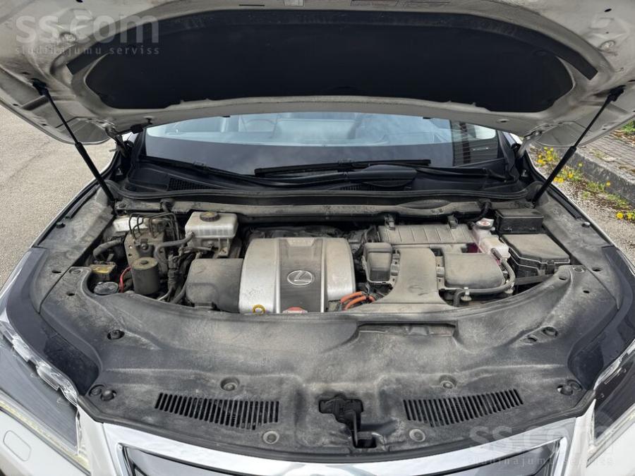 White Lexus RX 2016 in Riga, with an engine capacity of 3.50 L and mileage of 184 thousand km for 26500 €, photo 19 on AUTOMOTO.COM.LV