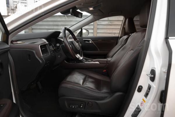 White Lexus RX 2017 in Jelgava, with an engine capacity of 2.00 L and mileage of 0 thousand km for 23500 €, photo 9 on AUTOMOTO.COM.LV