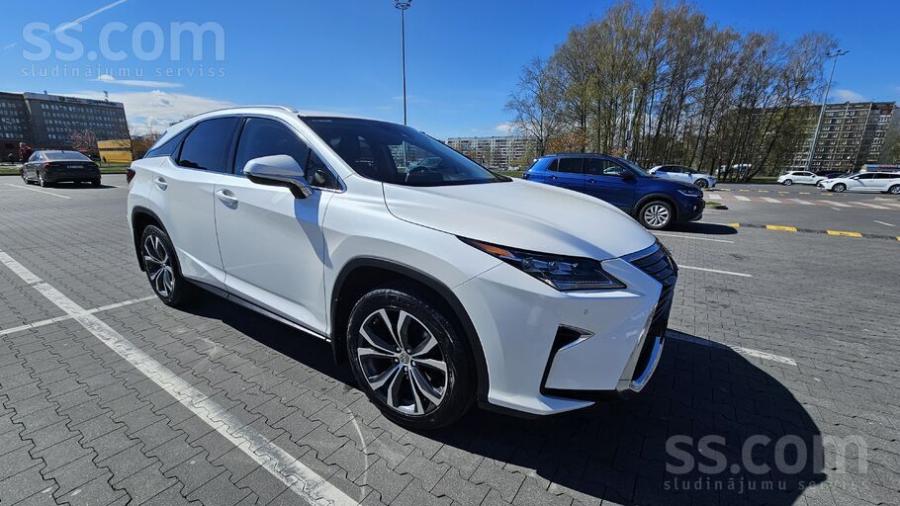 White Lexus RX 2017 in Riga, with an engine capacity of 2.00 L and mileage of 171 thousand km for 29500 €, photo 1 on AUTOMOTO.COM.LV