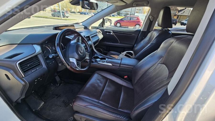 White Lexus RX 2017 in Riga, with an engine capacity of 2.00 L and mileage of 171 thousand km for 29500 €, photo 4 on AUTOMOTO.COM.LV