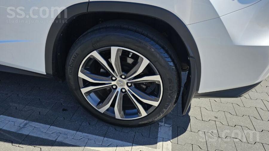 White Lexus RX 2017 in Riga, with an engine capacity of 2.00 L and mileage of 171 thousand km for 29500 €, photo 5 on AUTOMOTO.COM.LV