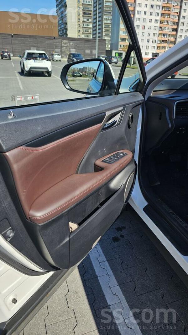 Balts Lexus RX 2017 Rīga, ar dzinēja tilpumu 2.00 L un nobraukumu 171 tūkst. km par 29500 €, foto 5 vietnē AUTOMOTO.COM.LV