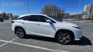 White Lexus RX 2017 in Riga, with an engine capacity of 2.00 L and mileage of 171 thousand km for 29500 €, photo 16 on AUTOMOTO.COM.LV