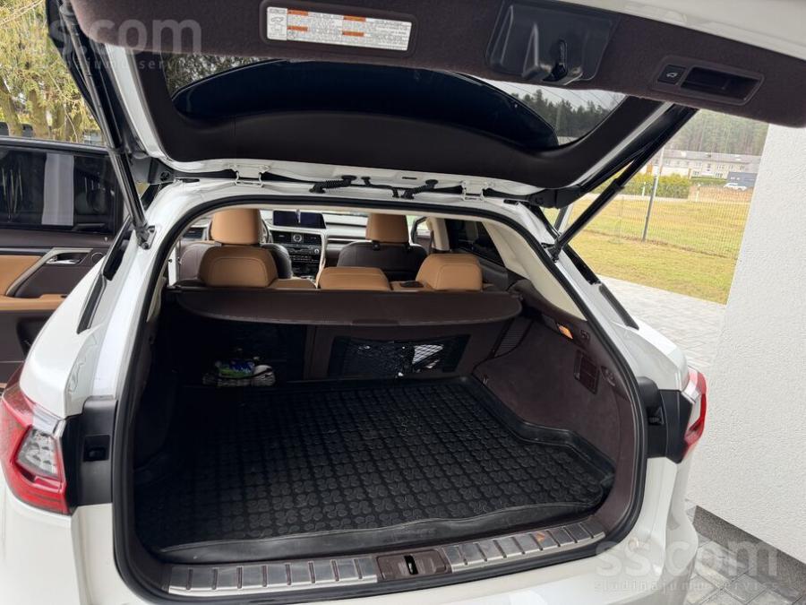 White Lexus RX 2017 in Riga, with an engine capacity of 3.50 L and mileage of 139 thousand km for 29950 €, photo 9 on AUTOMOTO.COM.LV