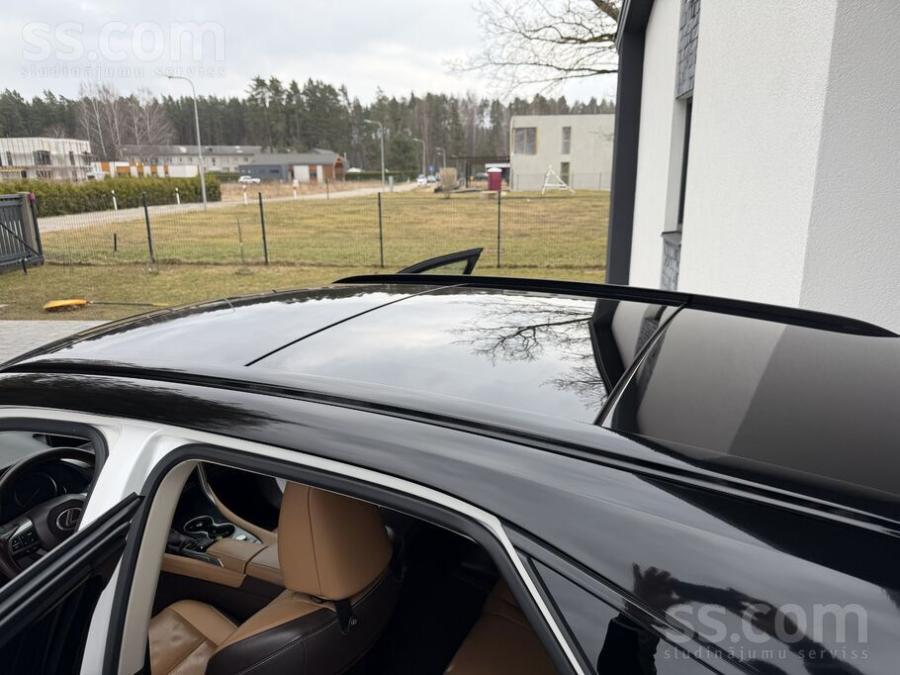 White Lexus RX 2017 in Riga, with an engine capacity of 3.50 L and mileage of 139 thousand km for 29950 €, photo 11 on AUTOMOTO.COM.LV