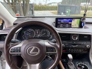 White Lexus RX 2017 in Riga, with an engine capacity of 3.50 L and mileage of 139 thousand km for 29950 €, photo 14 on AUTOMOTO.COM.LV