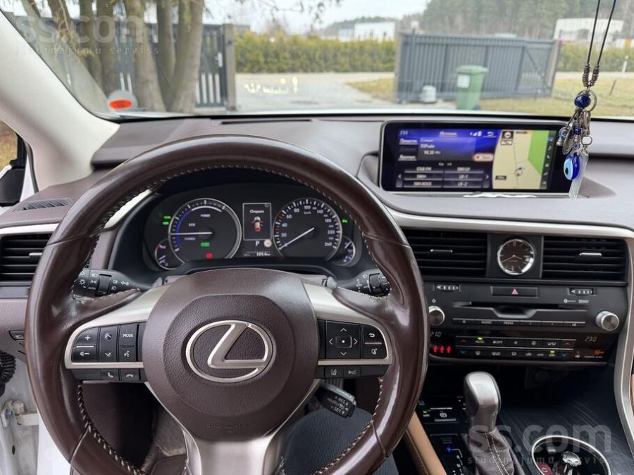 White Lexus RX 2017 in Riga, with an engine capacity of 3.50 L and mileage of 139 thousand km for 29950 €, photo 14 on AUTOMOTO.COM.LV