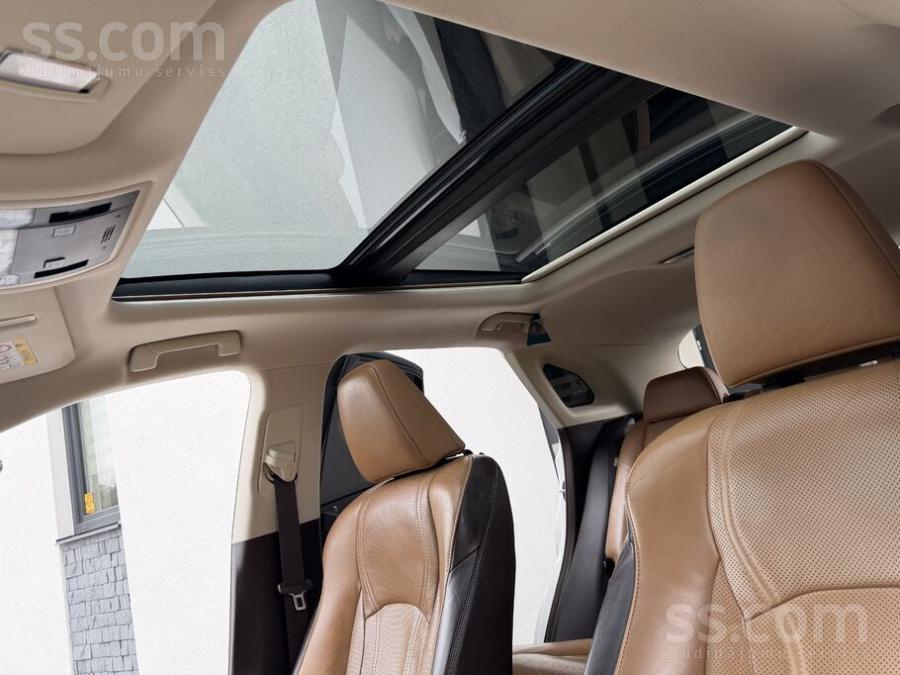 White Lexus RX 2017 in Riga, with an engine capacity of 3.50 L and mileage of 139 thousand km for 29950 €, photo 15 on AUTOMOTO.COM.LV