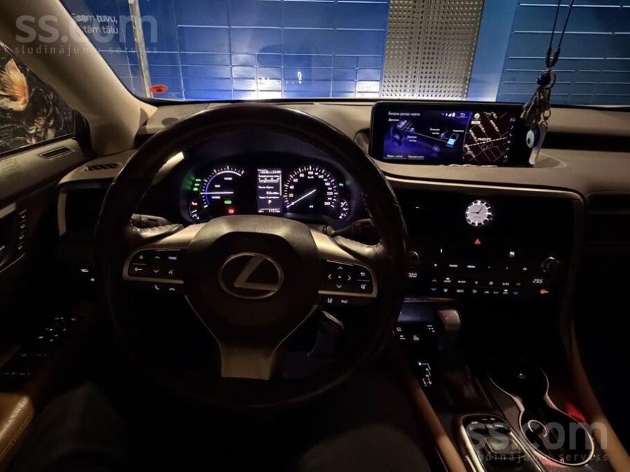 White Lexus RX 2017 in Riga, with an engine capacity of 3.50 L and mileage of 139 thousand km for 29950 €, photo 18 on AUTOMOTO.COM.LV