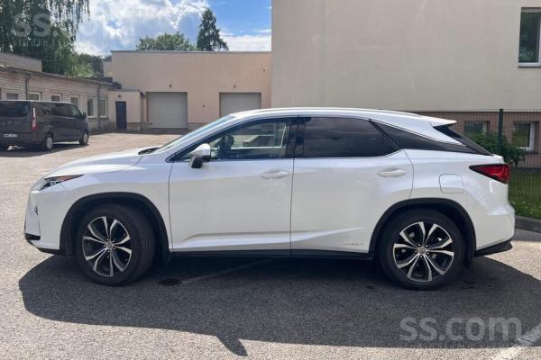 White Lexus RX 2017 in Valmiera, with an engine capacity of 3.50 L and mileage of 162 thousand km for 27500 €, photo 4 on AUTOMOTO.COM.LV