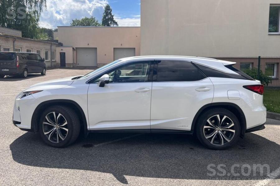 White Lexus RX 2017 in Valmiera, with an engine capacity of 3.50 L and mileage of 162 thousand km for 27500 €, photo 5 on AUTOMOTO.COM.LV