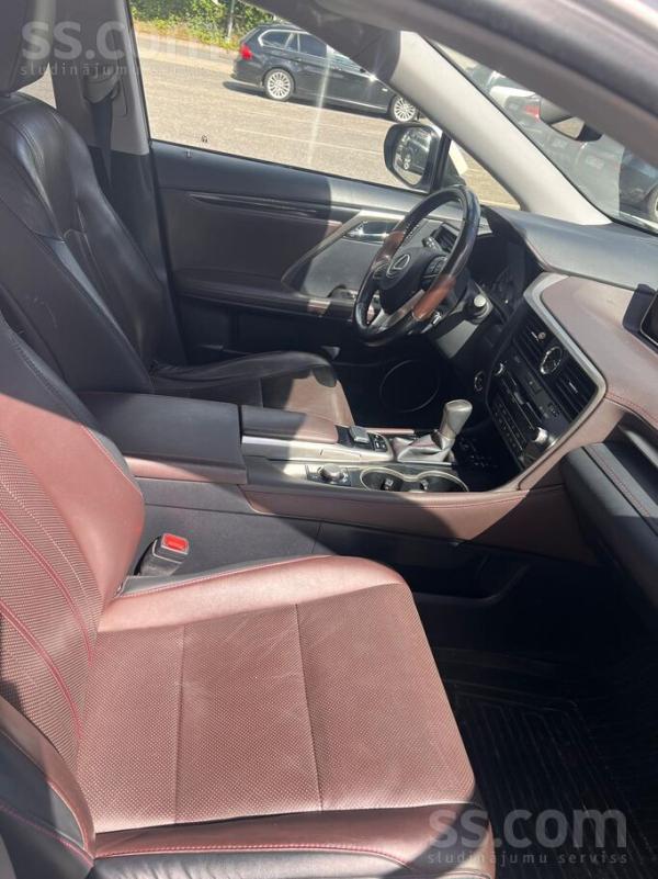 White Lexus RX 2017 in Valmiera, with an engine capacity of 3.50 L and mileage of 162 thousand km for 27500 €, photo 6 on AUTOMOTO.COM.LV