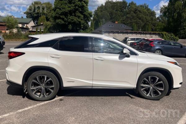 White Lexus RX 2017 in Valmiera, with an engine capacity of 3.50 L and mileage of 162 thousand km for 27500 €, photo 9 on AUTOMOTO.COM.LV