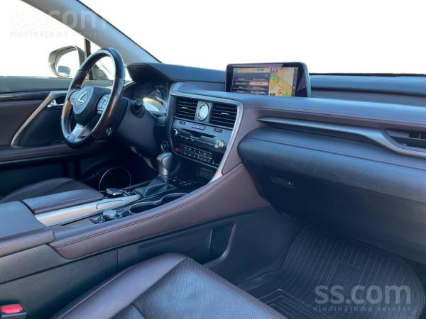 White Lexus RX 2017 in Riga, with an engine capacity of 3.50 L and mileage of 166 thousand km for 27490 €, photo 7 on AUTOMOTO.COM.LV