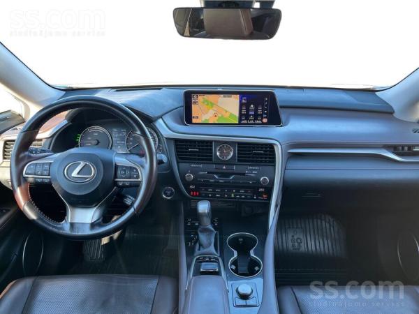 White Lexus RX 2017 in Riga, with an engine capacity of 3.50 L and mileage of 166 thousand km for 27490 €, photo 9 on AUTOMOTO.COM.LV