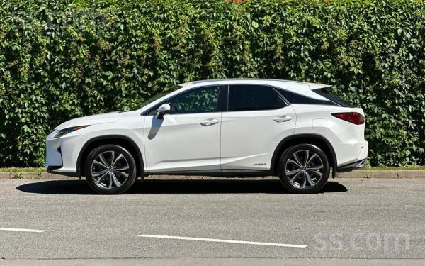 White Lexus RX 2018 in Riga, with an engine capacity of 3.50 L and mileage of 138 thousand km for 32390 €, photo 6 on AUTOMOTO.COM.LV