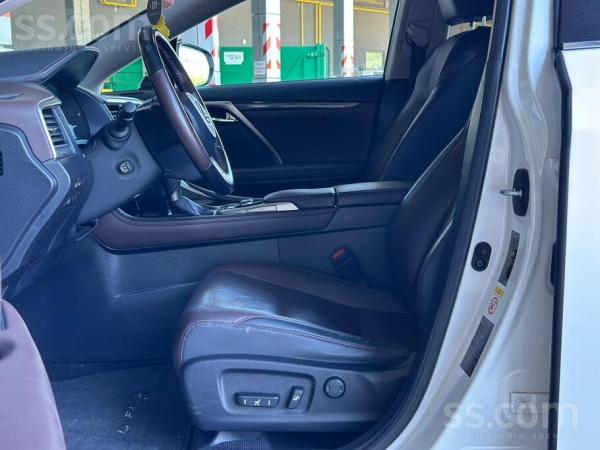 White Lexus RX 2018 in Riga, with an engine capacity of 3.50 L and mileage of 138 thousand km for 32390 €, photo 10 on AUTOMOTO.COM.LV